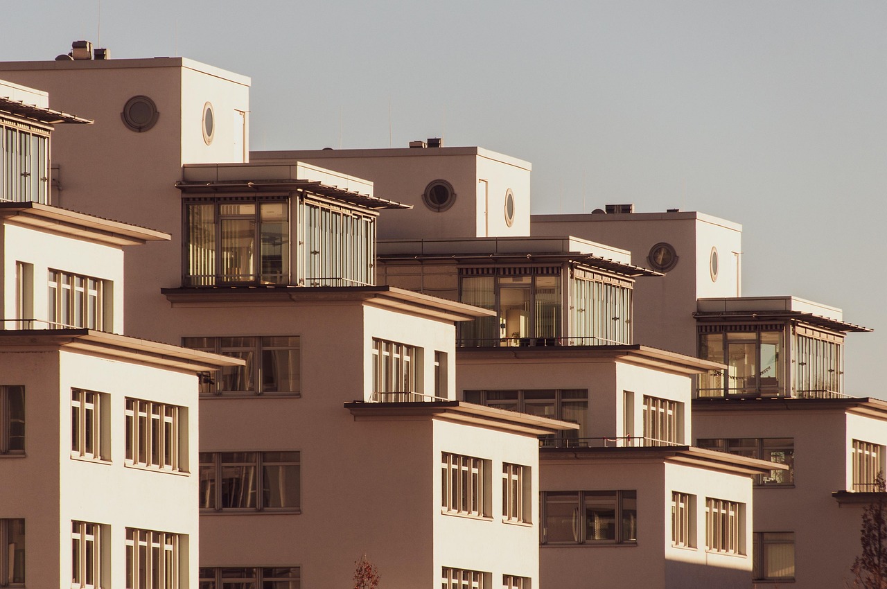 Iran War Jitters And Rising Mortgage Rates Cool Crucial U.S. Spring ...